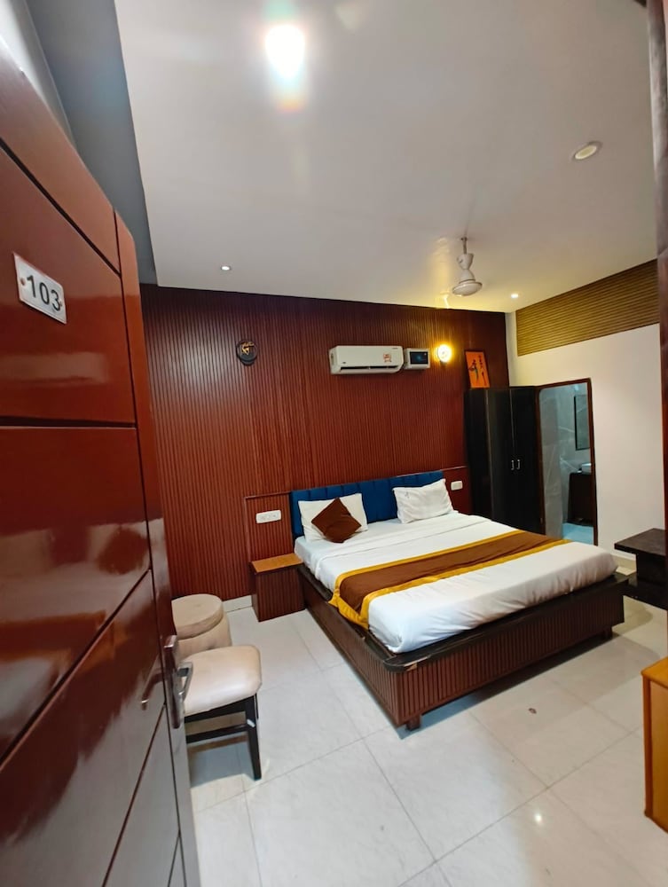 The Royal Hotel - Bareilly