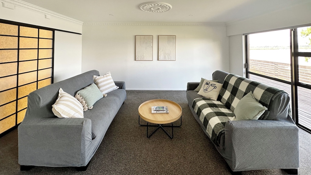 Spacious 5-br Family Home For 10 Scenic Seaview Retreat In Takanini - Auckland