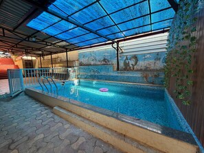 Bar à beira da piscina