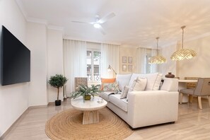 Apartamento (3 Bedrooms) | Sala de estar