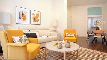 Apartamento (2 Bedrooms) | Sala | Smart TV de 52 polegadas com canais via satélite