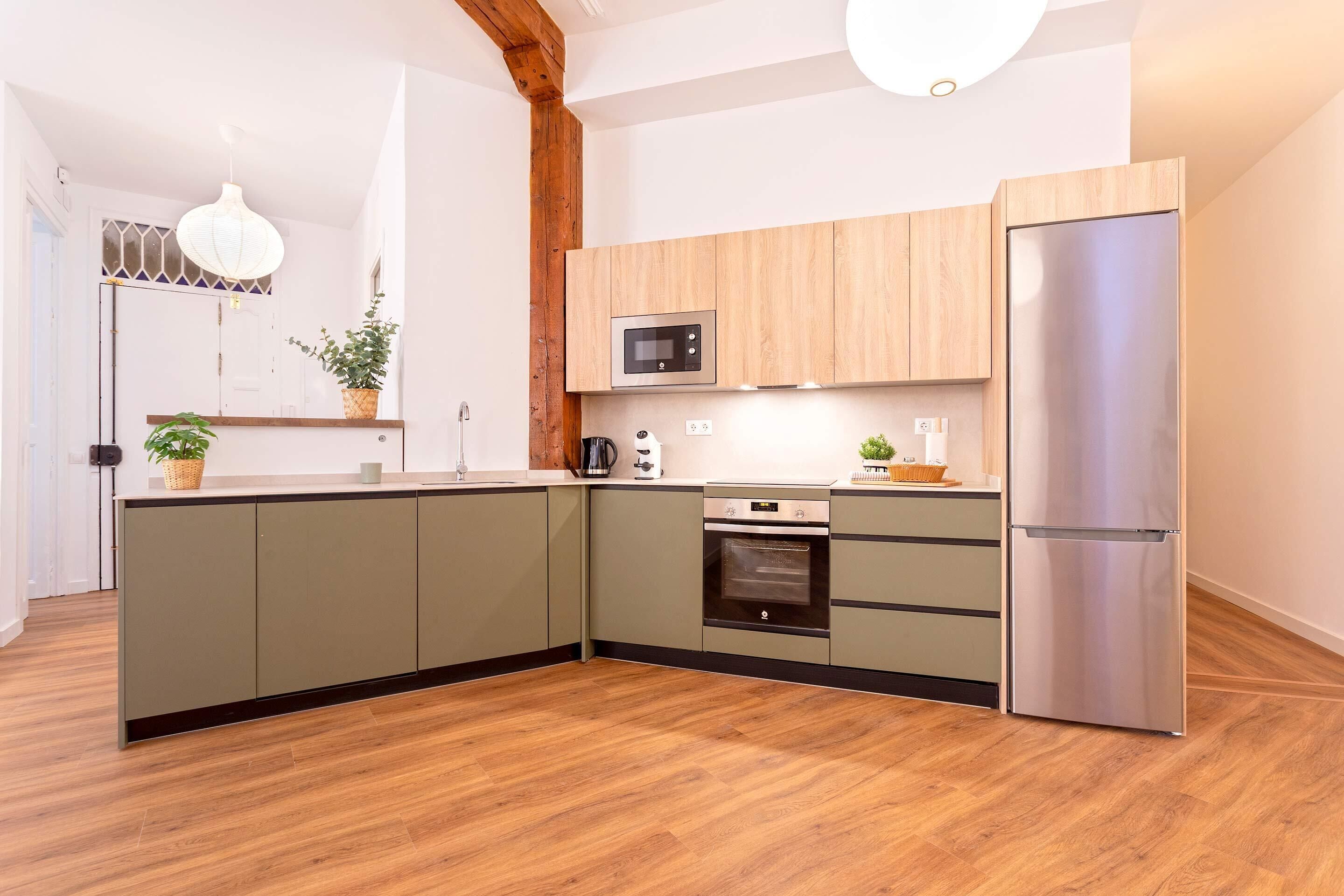 Apartamento (4 Bedrooms) | Cozinha privada | Um frigorífico, um micro-ondas, um forno, uma máquina de lavar louça 