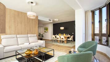 Apartamento (4 Bedrooms) | Área de estar