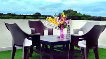 Quarto de Luxo, varanda, vista para a piscina | Terraço/pátio interior