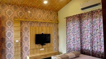 Quarto de Luxo, varanda, vista para a piscina | Lençóis de algodão egípcio, roupa de alta qualidade, Wi-fi grátis