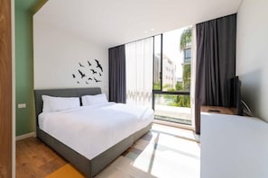 Apartamento, varanda | Cofre no quarto, ferro/tábua de engomar, Wi-fi grátis