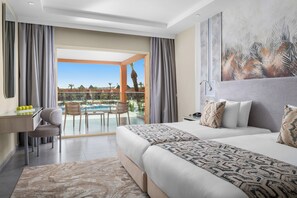 Family Pool View Room | Roupa de alta qualidade, camas de colchão viscoelástico 