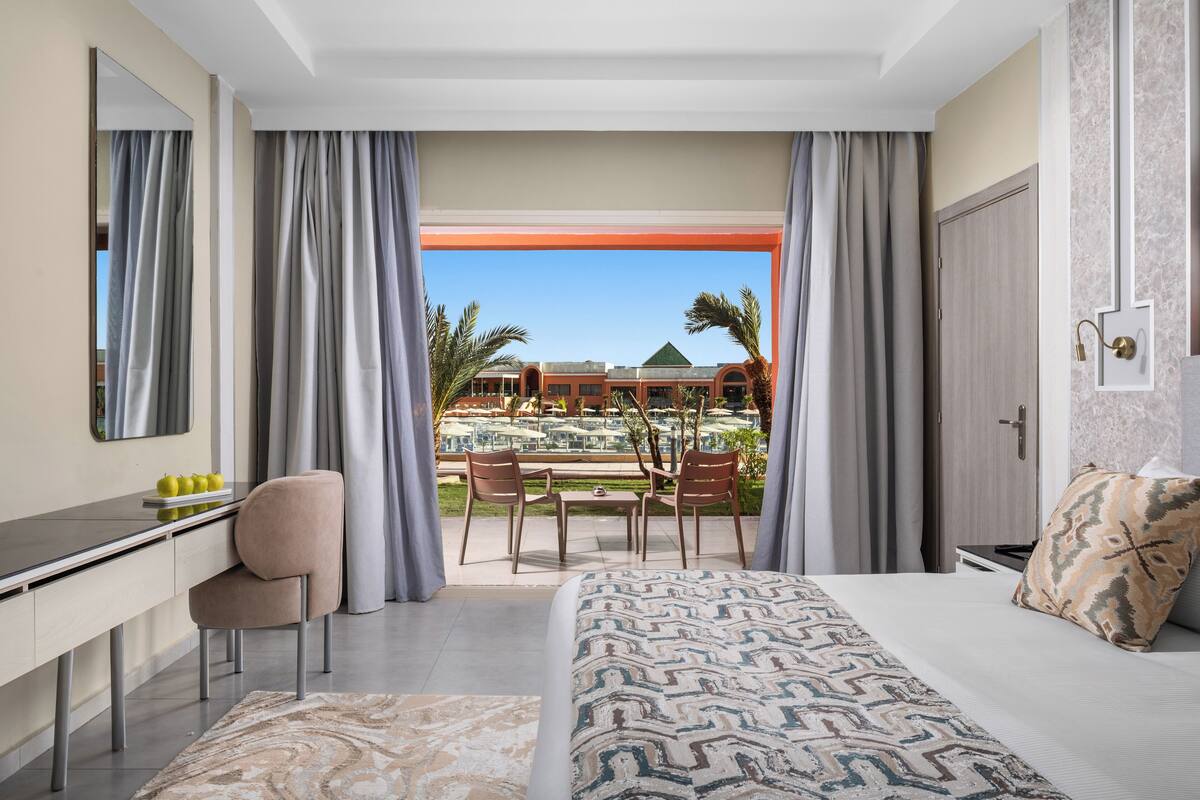 Deluxe Room Garden View | Roupa de alta qualidade, camas de colchão viscoelástico 