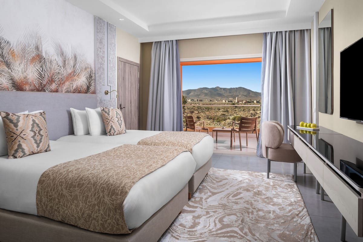 Standard Double Room | Roupa de alta qualidade, camas de colchão viscoelástico 