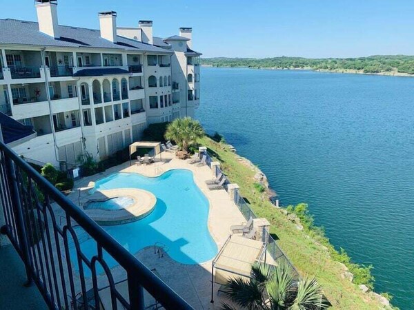 Hill Country Retreat In Gated Community With Superb Complex Amenities - Lakeway, TX