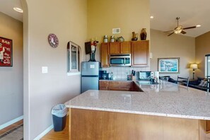 Casa, várias camas, varanda | Cozinha privada | Um frigorífico, um micro-ondas, um forno, uma placa de cozinha