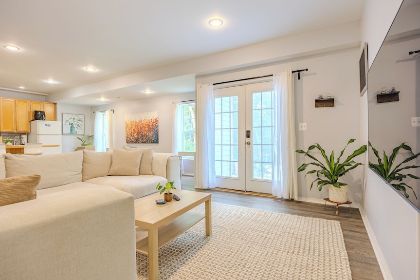 Cozy 2bd-ba Private Above Ground First Floor Suite - 赫恩登