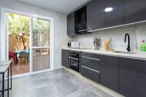 Apartamento, pátio | Cozinha privada