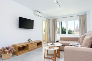 Apartamento, pátio | Sala de estar