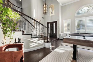 Casa, várias camas, acesso à piscina, vista para a piscina (2312 Rowland Heights) | Interior