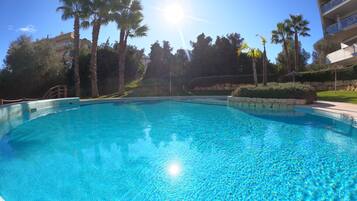 Apartamento Comfort, 2 quartos, varanda, junto à piscina | Cofre no quarto, ferro/tábua de engomar, Wi-fi grátis