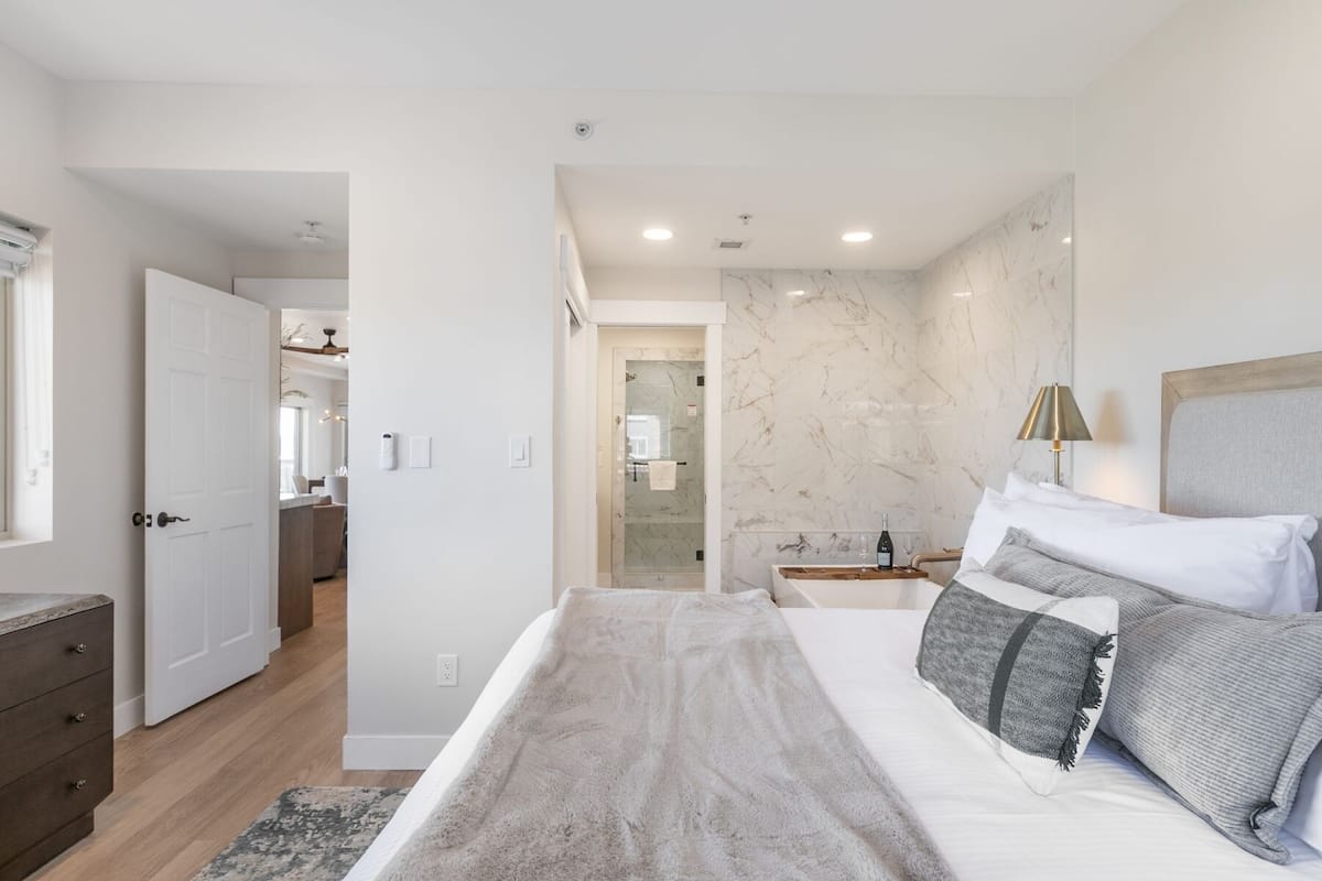 Apartamento Presidencial em Condomínio Fechado, 4 quartos, varanda | Roupa hipoalergénica, edredões de penas 