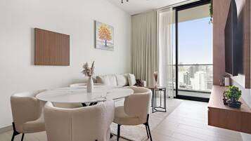 Apartamento com design assinado | Opções para refeição no quarto