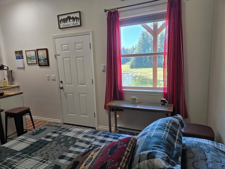 Bayside Hideaway, Tucked In The Forest! Clean, Cozy, Comfortable! - Juneau, AK