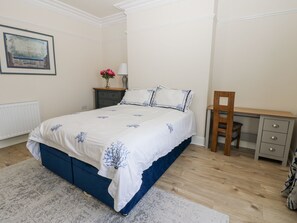 4 quartos, com decoração personalizada, com mobília individualizada