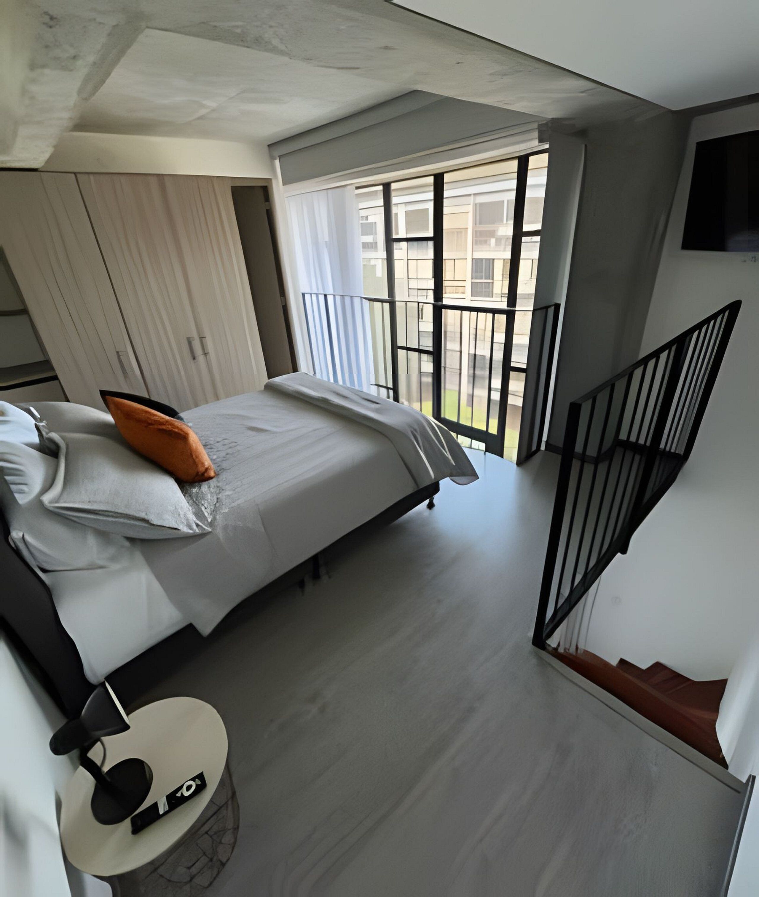 Apartamento clássico | Escrivaninha, espaço de trabalho para notebook