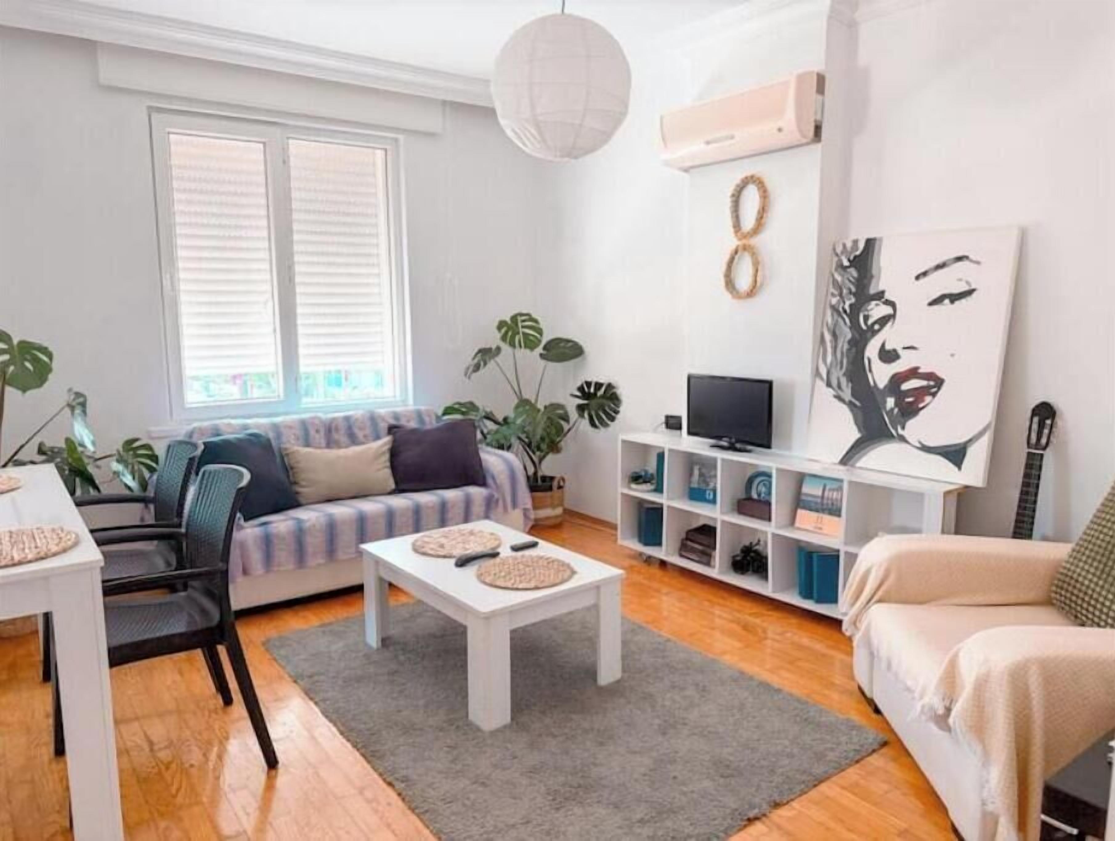 Family-friendly 3br Near Konyaaltı Beach, Balcony W/ Mountain & Park View - Antalya