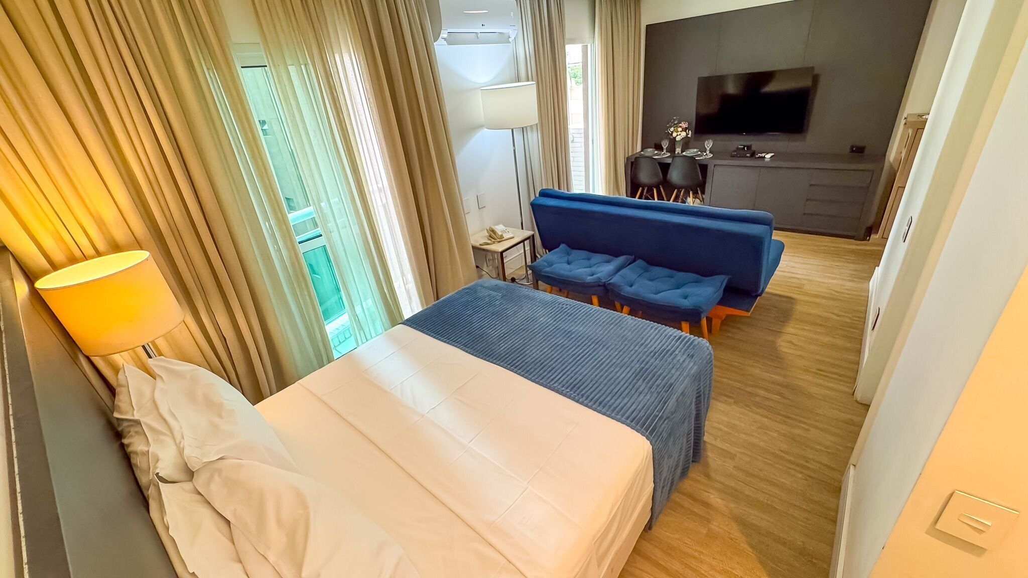 Suite Deluxe | Roupa hipoalergénica, secretária 