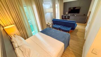 Suite Deluxe | Roupa hipoalergénica, secretária