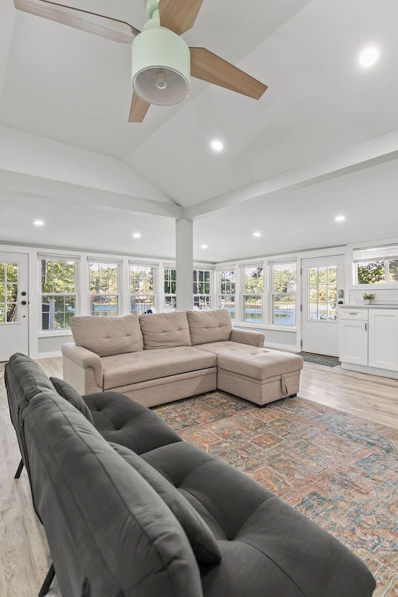 Easygoing Lakeside Stay | Plymouth, Ma - マサチューセッツ州