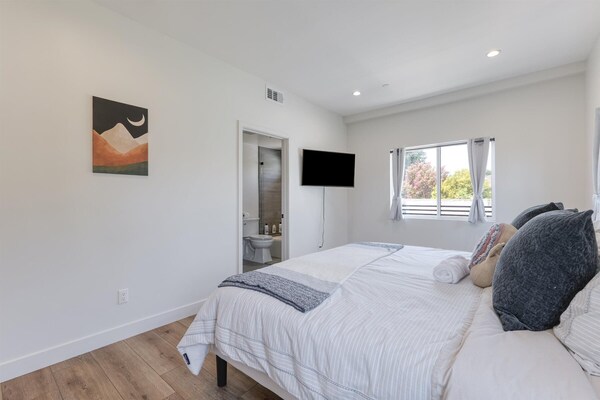 L.a Haven Georgous Townhome Garage Park - Beverly Hills, CA