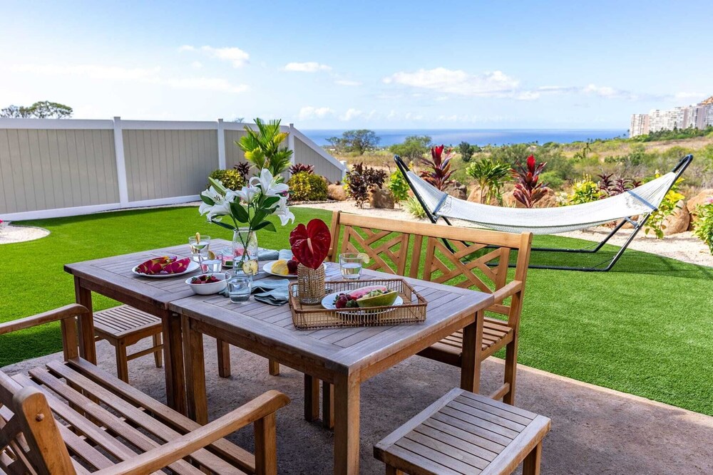Sleeps 16, 2 Homes Ocean Views, Shared Pool + Gym, Near The Beach Avantstay - Waianae, HI