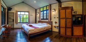 Quarto casal luxo, vista para o jardim | Cofres nos quartos, Wi-Fi de cortesia