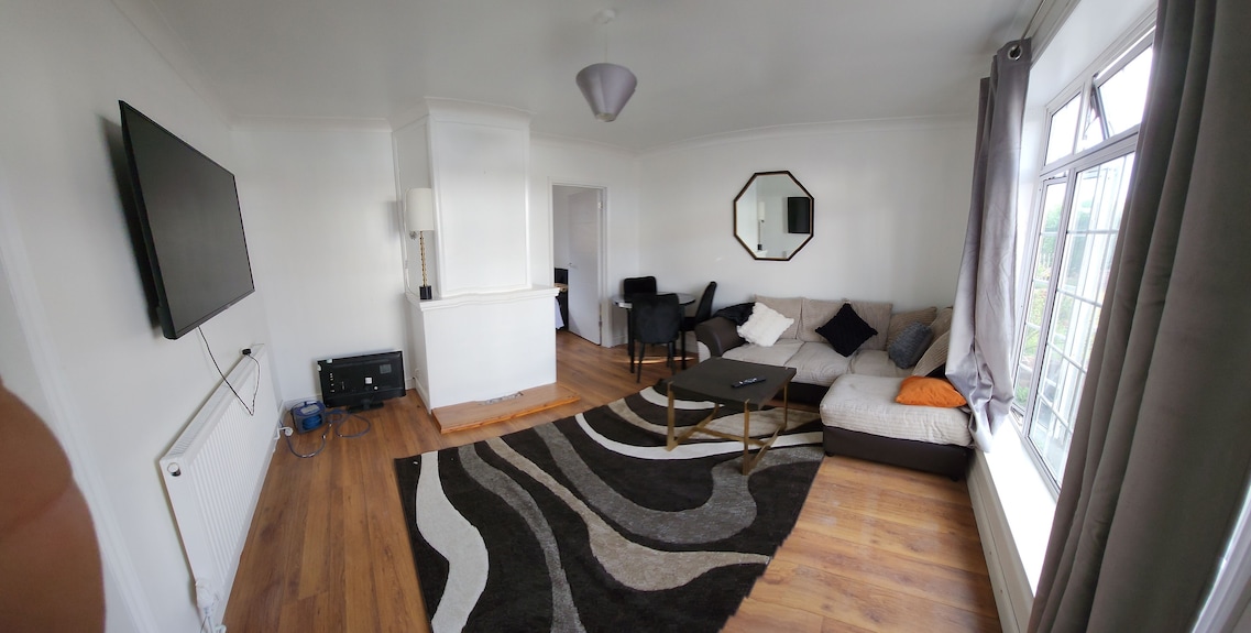 Cosy Family Home With (Spa,hottub,jacuzzi), 5 Mins From Luton-airport - Luton