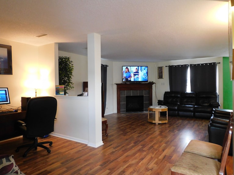 Beautiful Hardwood Floor House In Indianapolis Indiana - Avon, IN