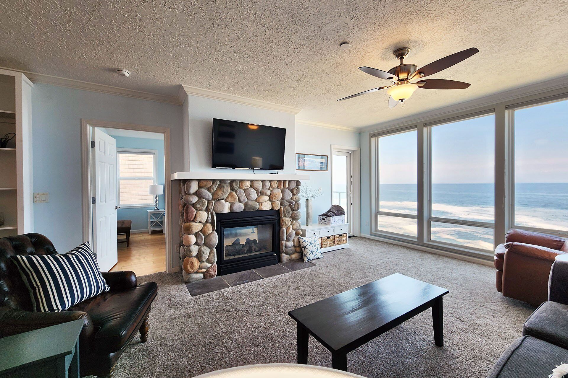 Spectacular Ocean Front Condo! Watch For Whales! Community Club House With Pool! - Depoe Bay, OR