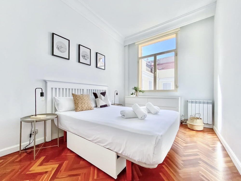 Madrid Palazzo – 2-Bedroom Apartment in the City Center - Madrid | Vrbo
