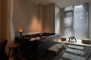 Quarto Duplo Deluxe | Roupa de alta qualidade, com decoração personalizada