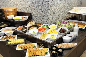 Pequeno-almoço tipo buffet diário mediante uma taxa