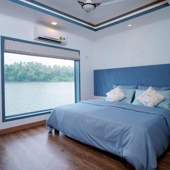 Charming 1-bedroom Boat With Fitness Room And Ac In Lovely Cheruvannur - Kerala