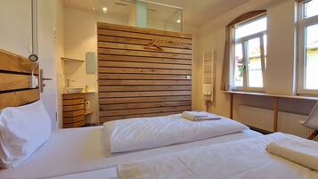 Quarto casal básico, vista para o jardim | Wi-Fi de cortesia