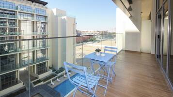 Apartamento, vista para a piscina | Varanda