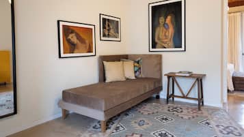 Quarto Triplo Superior, piscina privativa | Roupa de alta qualidade, camas de colchão viscoelástico, minibar