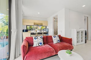 Villa, 4 quartos, vista para a montanha | Sala | Smart TV de 50 polegadas com canais por cabo, Netflix 