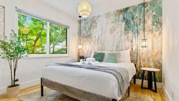 Casa (4 Bedrooms) | 4 quartos, escrivaninha, espaço de trabalho para notebook