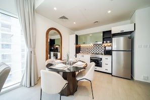 Apartamento Exclusivo, varanda, Vista para a cidade | Cozinha privada | Um frigorífico/congelador grande, um micro-ondas, um forno