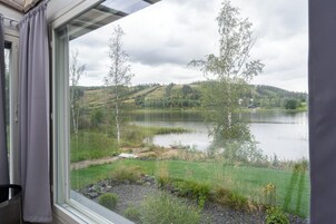 Estúdio Standard, 1 cama queen-size, vista para o lago, junto ao lago | Vista do quarto