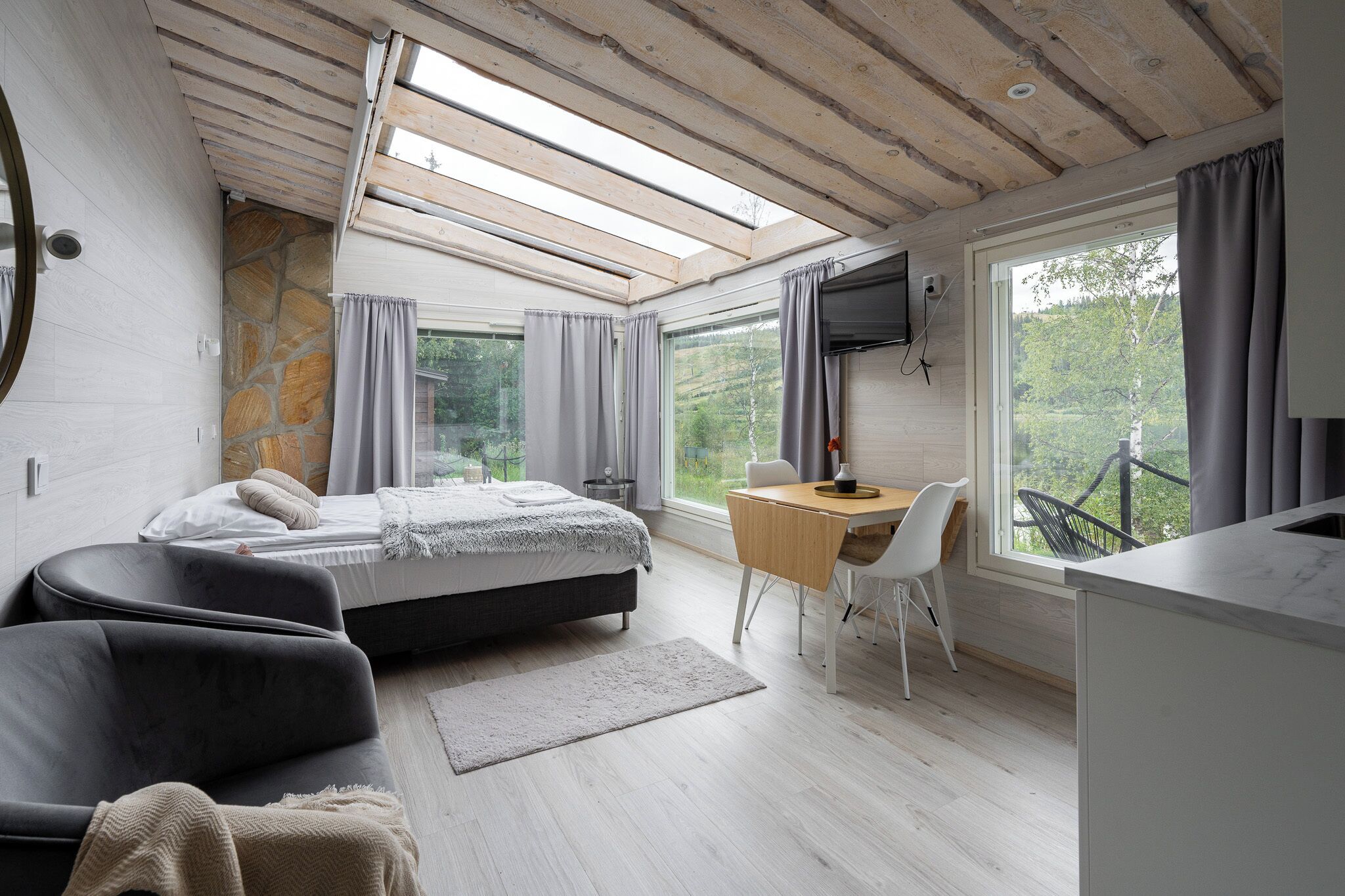 Estúdio Standard, 1 cama queen-size, vista para o lago, junto ao lago | Cortinas/cortinados opacos, Wi-fi grátis 