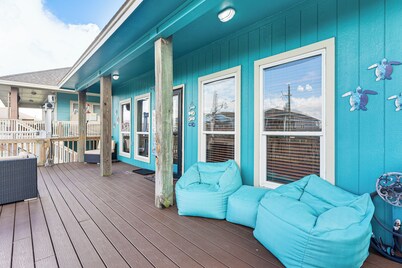 Walk to the Ocean: Family Retreat in Crystal Beach