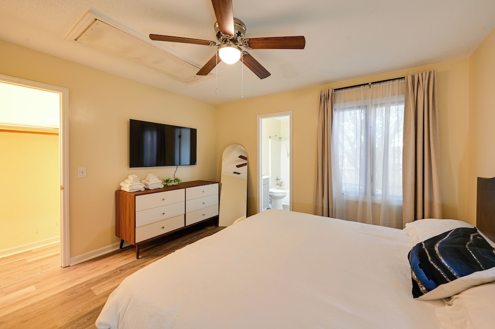 Game Day Ready: Greenville Stay W/ Patio Dining - Greenville, NC