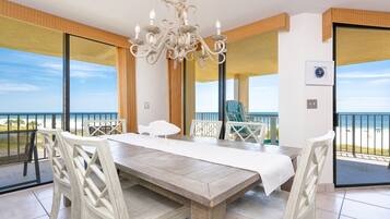 Apartamento em Condomínio Fechado, 3 quartos | Restaurantes